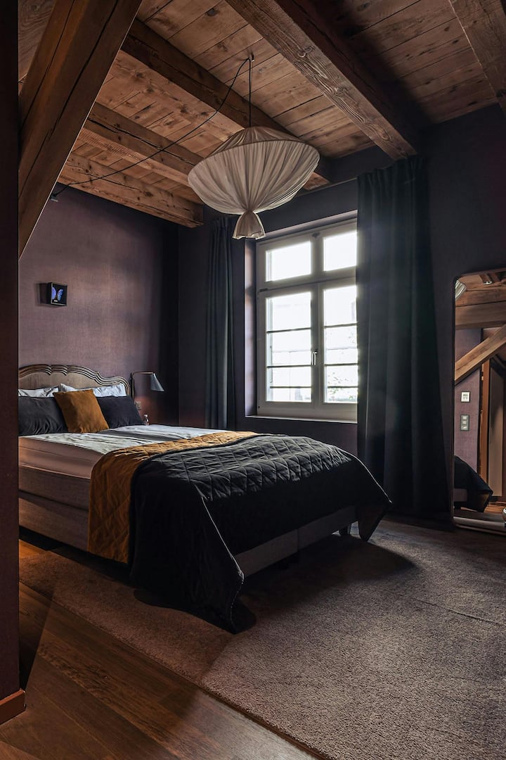 Go All Out With The Private Dining Option - Thun