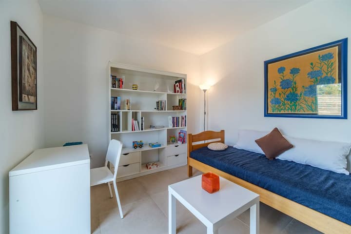 4-br Villa • Heated Pool • 100m To Sea • Parking - Sutivan