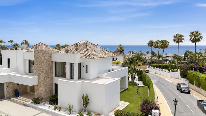 Villa Mocca - Luxurious 6-bed Beachside Retreat! - Marbella