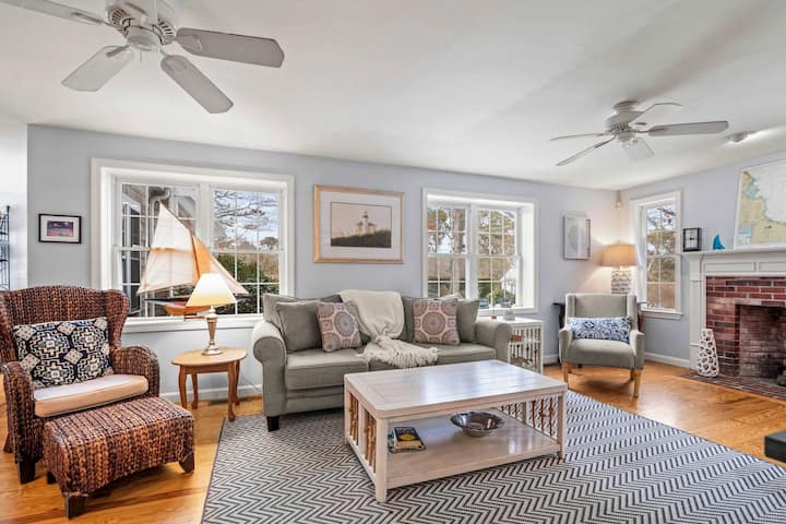 Cozy Bungalow Close To Downtown! - Harwich, MA