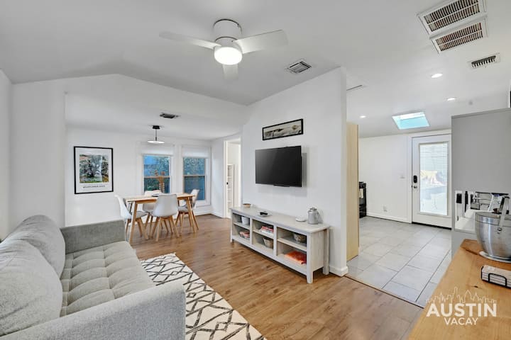 Near E. Austin W/ Parking | Dog-friendly Bungalow - Pemberton Heights - Austin