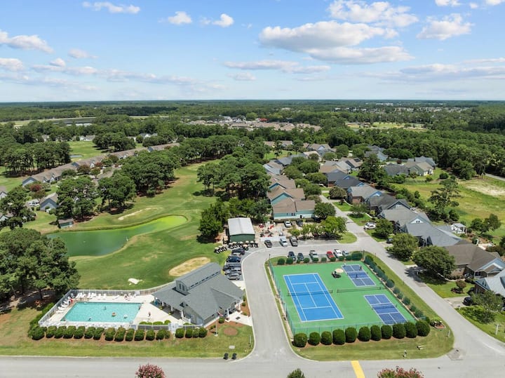 Luxury: Beach, Pool, Golf, Boat Ramp, Pickle Ball - Oak Island, NC