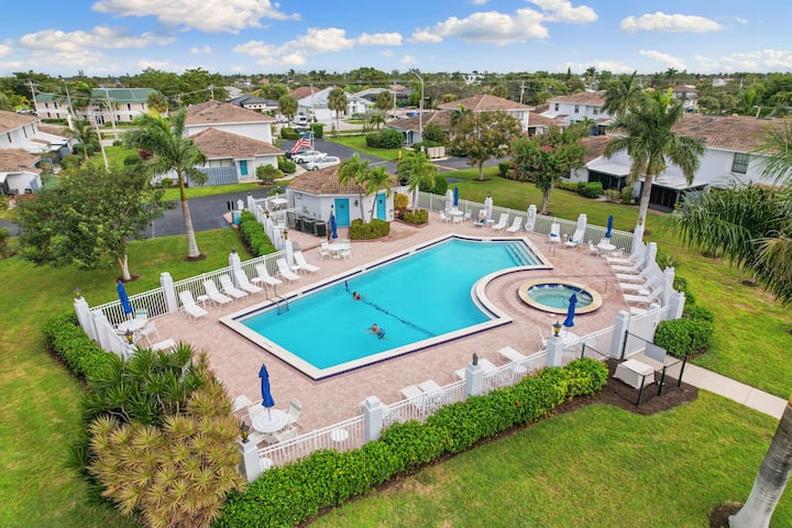 Centrally Located Monthly Condo - Marco Island, FL