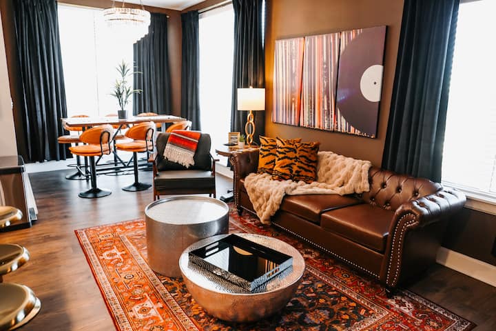 Charming 3br  W/ Pool Steps From Downtown Nash - Nashville, TN