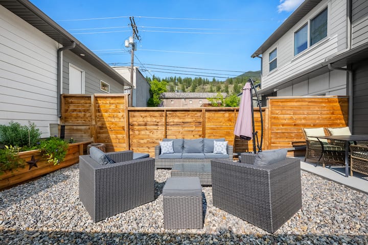 Mountain Haven | Fenced Backyard | Downtown | A/c - Radium Hot Springs