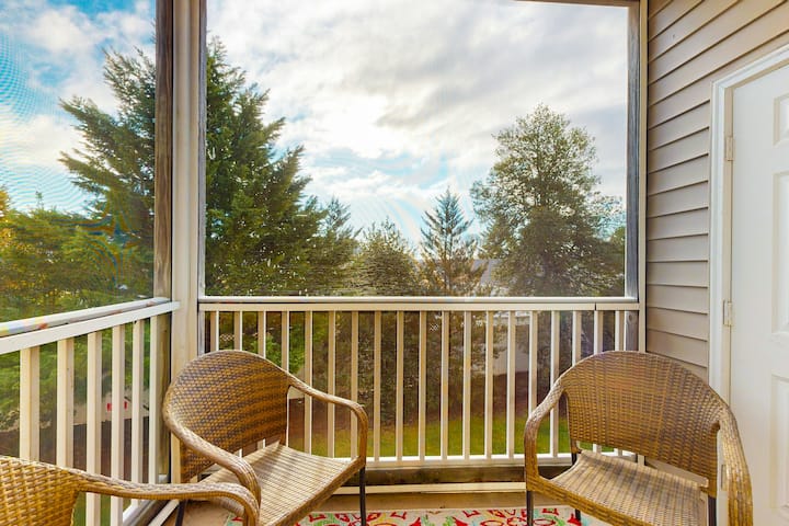 Spacious Creekwood Condo With Shared Pool - Delaware