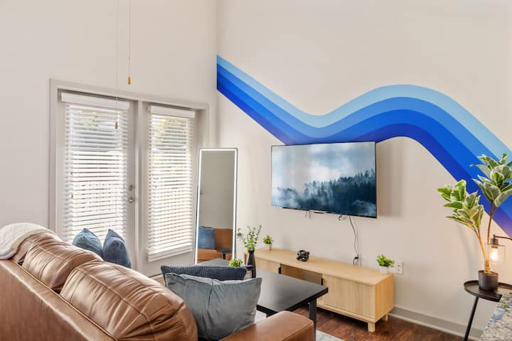 Tranquil Urban Escape: Midtown Apt Pool & Parking - Charlotte, NC