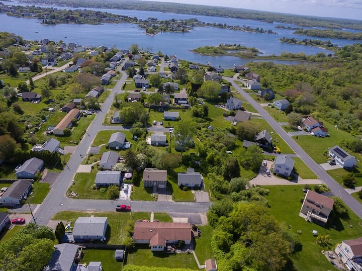 Free State Beach Pass, Large Gansett Ranch! - Narragansett, RI