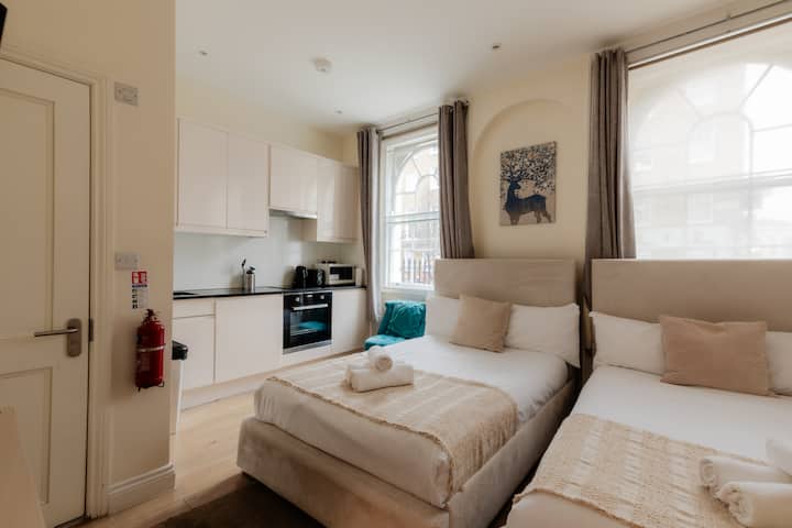 Newly Refurbished Family Studio Baker St G3 - London