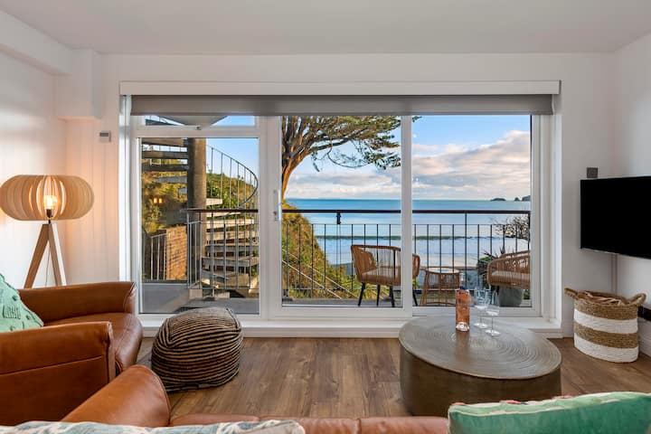 Beach Retreat - Sea Views, Parking, Beach Access - Amroth