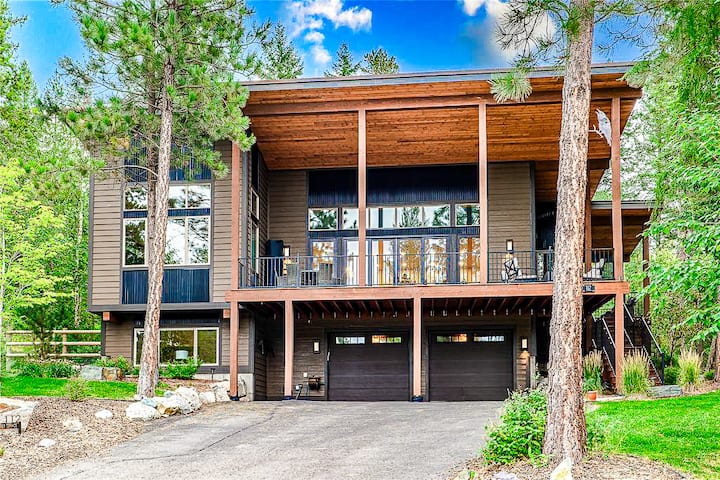 Mountain Modern | 2 King Bed | Fire Pit | Sleeps 8 - Columbia Falls, MT