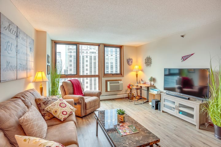 Updated Apt In Dtwn Minneapolis W/ Pool Access! - Minneapolis, MN