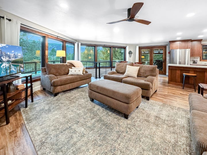 Charming Mountain Escape Near Lake Cascade - Cascade, ID