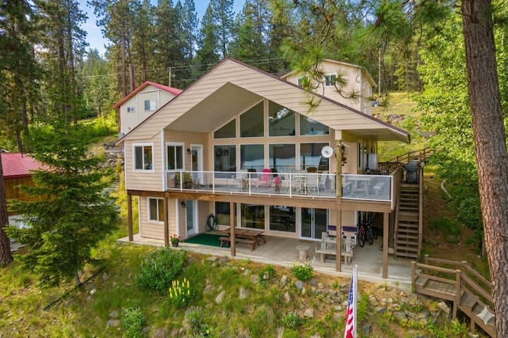 Lakefront Cabin Retreat With Stunning Cda Views - Lake Coeur d'Alene, ID