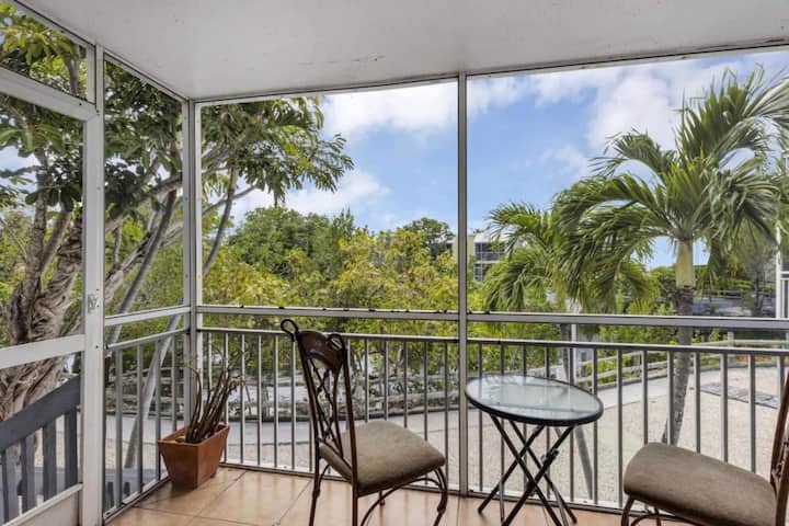 Lagoon Front 3 Bedroom, Bath. 4 Balcony Townhouse - Key Largo, FL