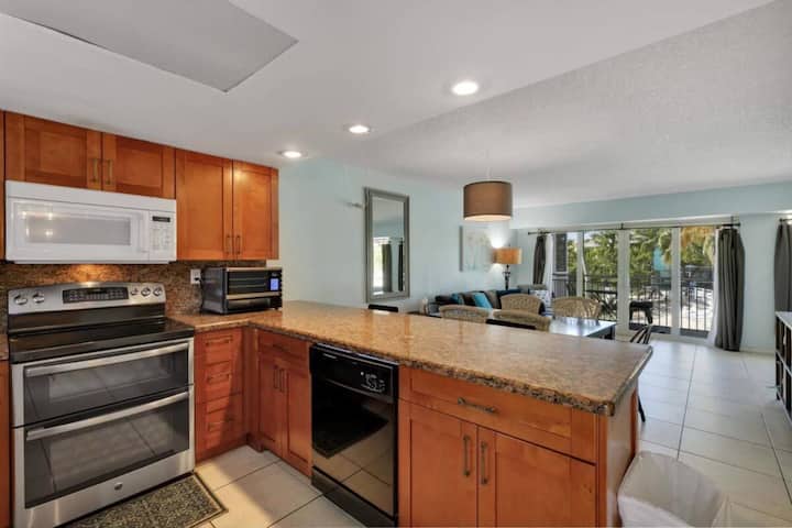 3 Bedroom, 4 Balcony Waterfront Townhouse - Key Largo, FL