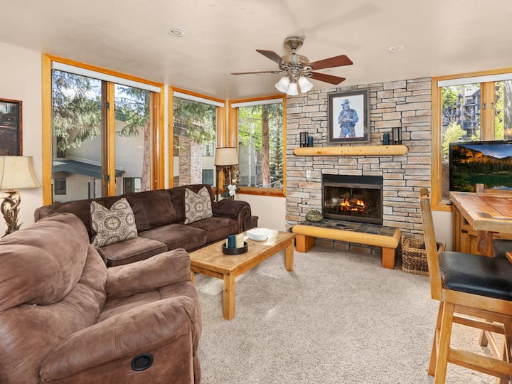 Tamarack: Pool, Hot Tub & Parking! Base Village! - Snowmass Village, CO