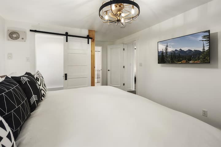 2nd Floor In Duplex 2br Ski & Hike Retreat Near Mt - Enumclaw, WA