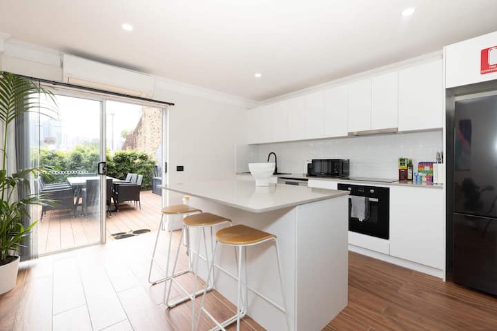 Cozy Home For 8 People - Manly