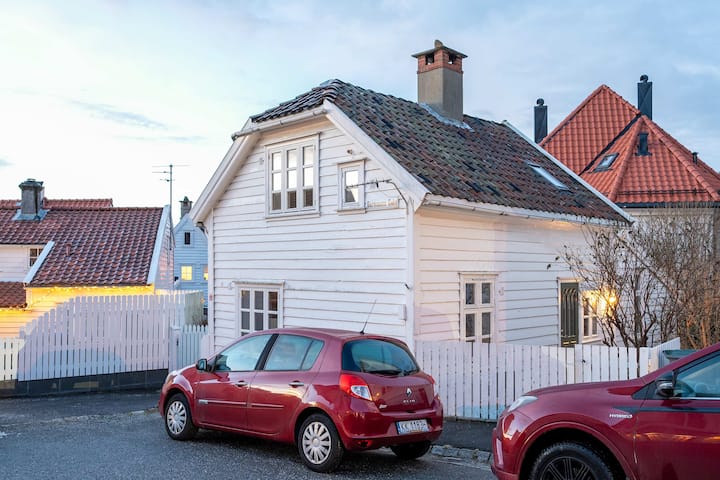 Charming 2-bedroom Home By The Sea  Cozy - Bergen