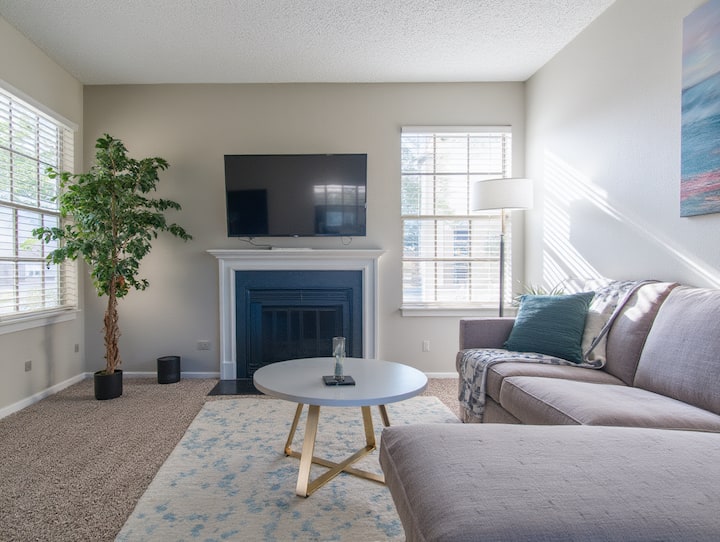 Boulevard Stays Tranquil 1br King Suite Pool, Gym, - Dallas, TX