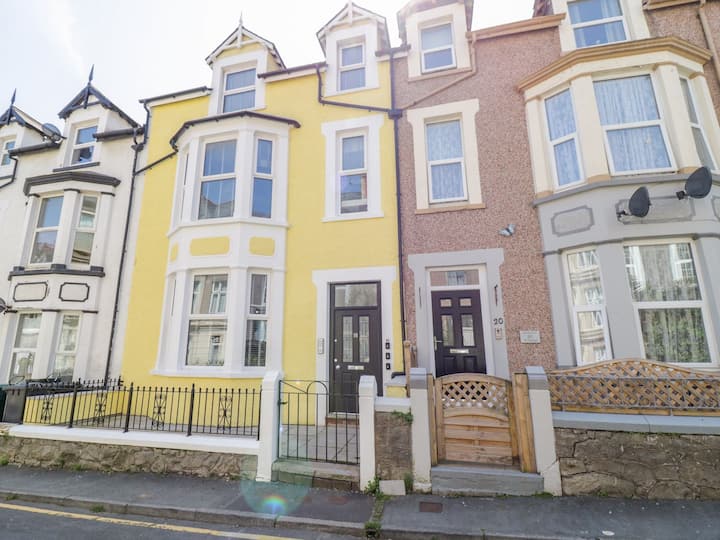 Midtown - Manhattan House - Llandudno