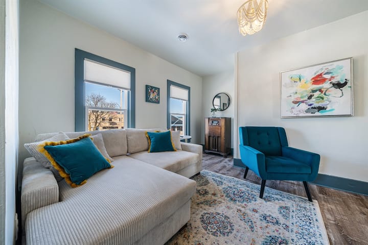 Paws & Relax: Cozy Furnished Pet-friendly Spot - Greenville, WI