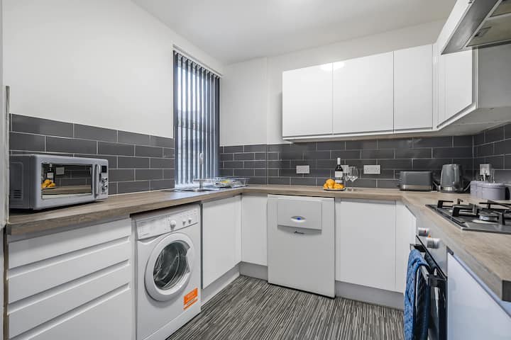 Cosy Liverpool Home | 3 En-suite Bedrooms - Liverpool