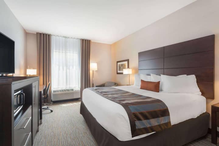 Altoona Getaway | Free Breakfast & Parking. Pool - Altoona, PA
