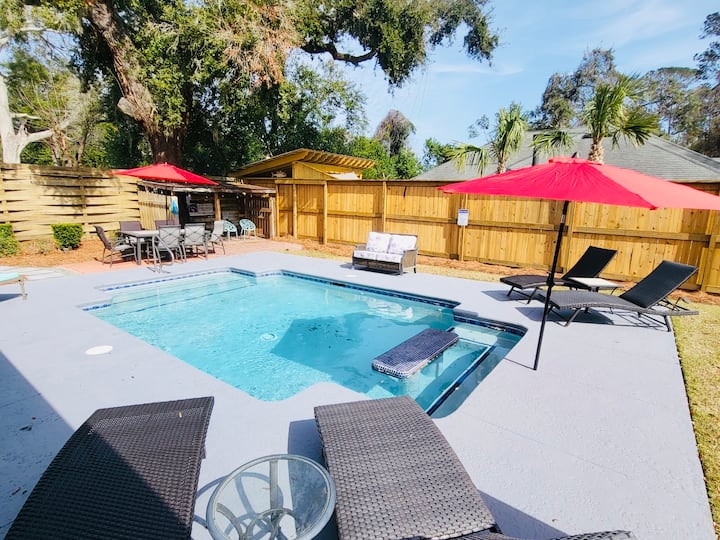 Splish Splash Cottage Sleeps 8, With Pool - Brunswick