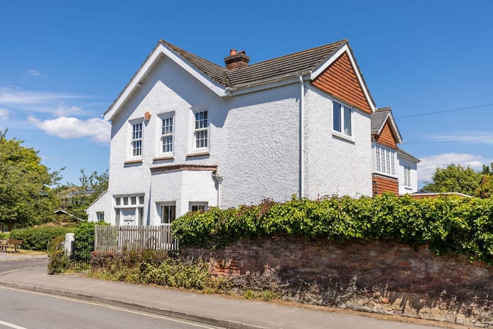 Coach End - Brockenhurst