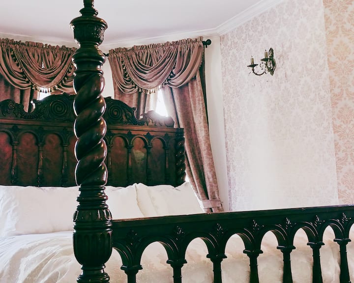 Lady Rosa Room- Inside The Grand Castalian Inn B&b - Berkeley Springs, WV