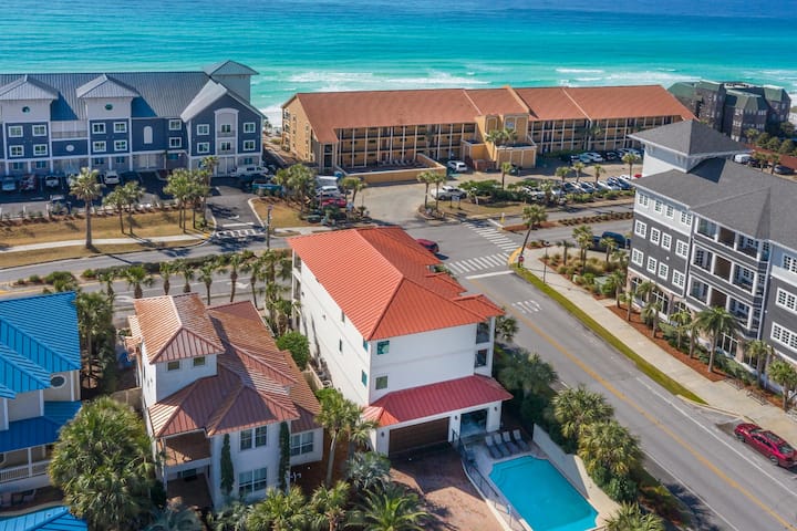 Henderson Hideaway: Pool & Gulf Views - Destin, FL
