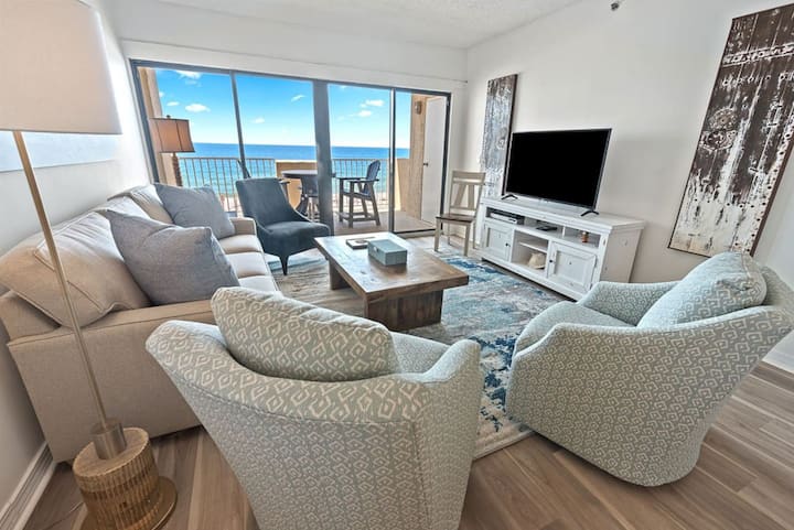 Beachfront! Fully Renovated! 1st Floor Condo, Pool - Gulf Shores, AL