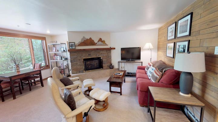 Terracehouse: Pool, Hot Tub & Gym! Downtown! - Snowmass Village, CO