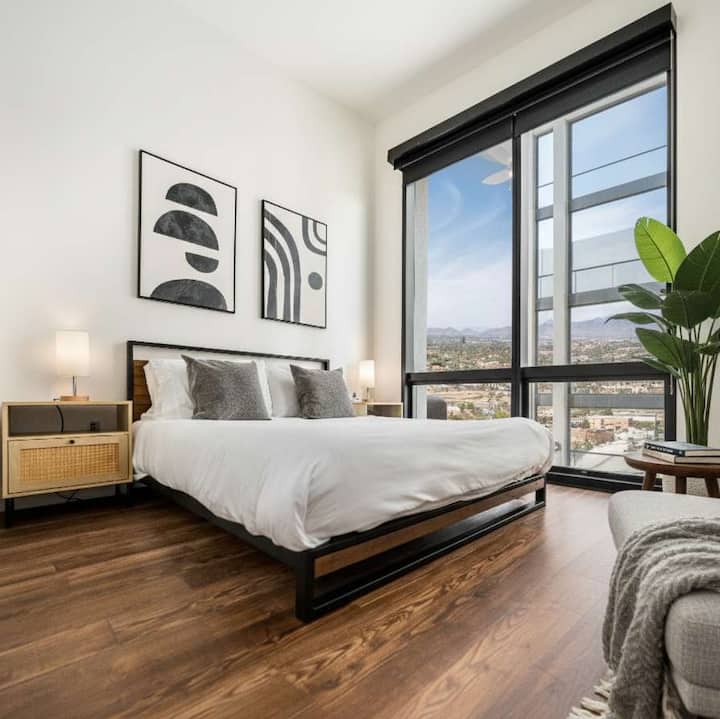 Modern Highrise Stu W/ Sky Pool, Parking, Gym 09 - Phoenix, AZ