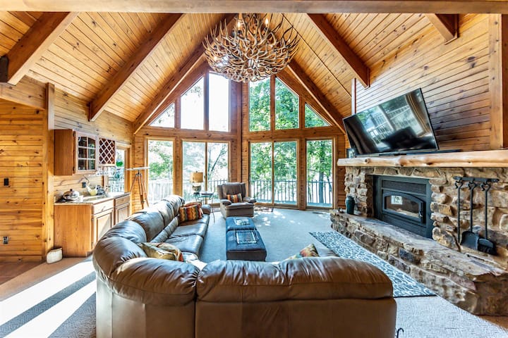 Lakefront Lodge On At Lake Of Egypt Sleeps 14 Max - Marion, IL