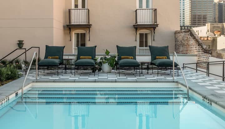 Hotel Perle Premier 5 Bed Suite - New Orleans, LA