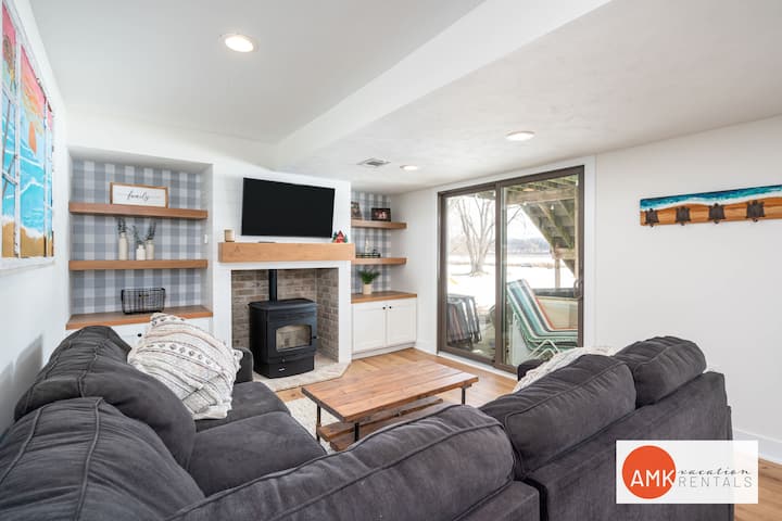 Lakefront Home Slayton Shores - Great Fishing! - Greenville, MI