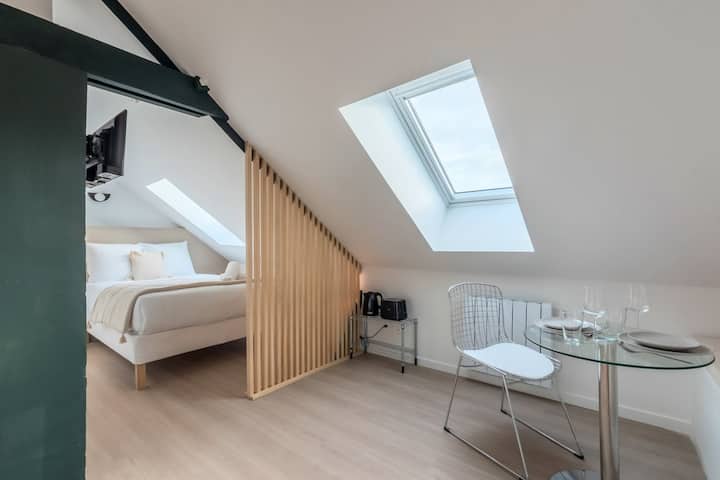 Studio Sous Les Combles Côté Cour, Parking Gratuit - Lesquin