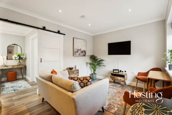 The Courtyard Apartments - Sage - Henley-on-Thames