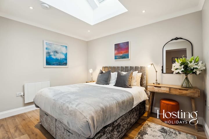 The Courtyard Apartments - Sage - Henley-on-Thames