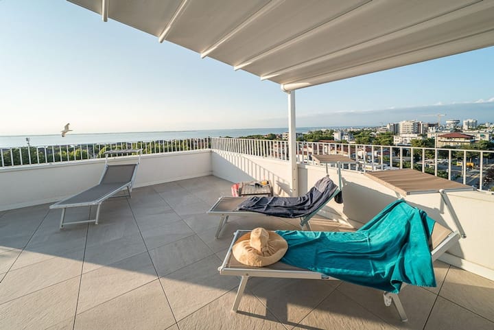 Appartement De Prestige Avec Jacuzzi Et Vue Panora - Lignano Sabbiadoro
