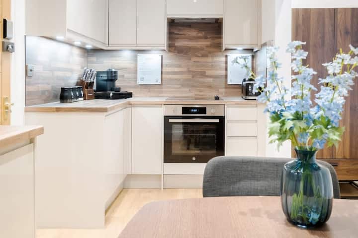 Chic Marylebone Studio W/ Patio & Ac | Sleeps 3 - 런던