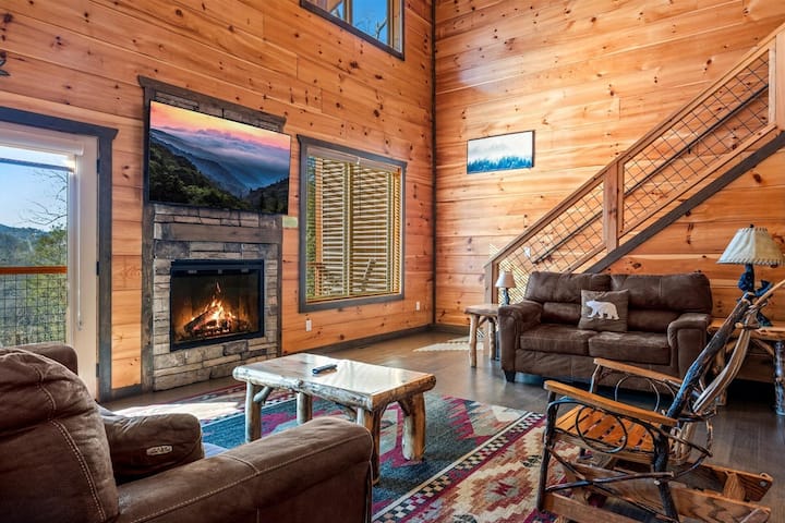 Luxury Gatlinburg Cabin | 5 King Suites, Theater, - 