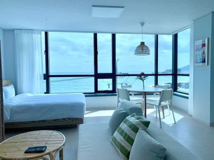 원룸형 바다전망객실 객실, 디럭스룸 - Busan