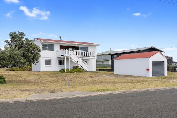 Kiwi Beach Bach - Waihi Beach Holiday Home - Waihi Beach