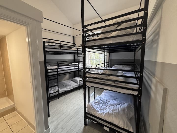 Female Dorm Of 6 - City Based - Edinburgh