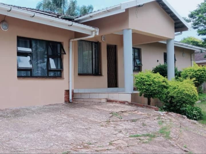 Standard Queen Room - Empangeni