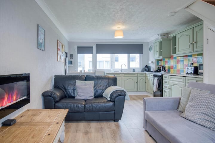 Swanbrook - 2 Bedroom Chalet- Freshwater East - Freshwater East
